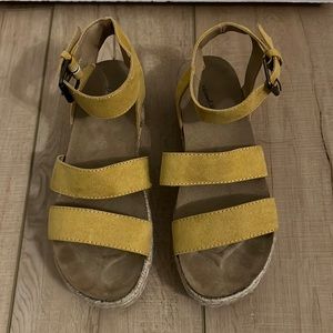 Universal Thread | Shoes | Universal Thread Platform Sandals Size 7 ...